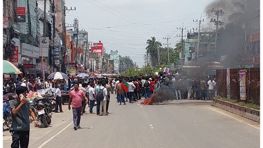 Noakhali Chhatra Dal faction blocks highway, demands cancellation of ...